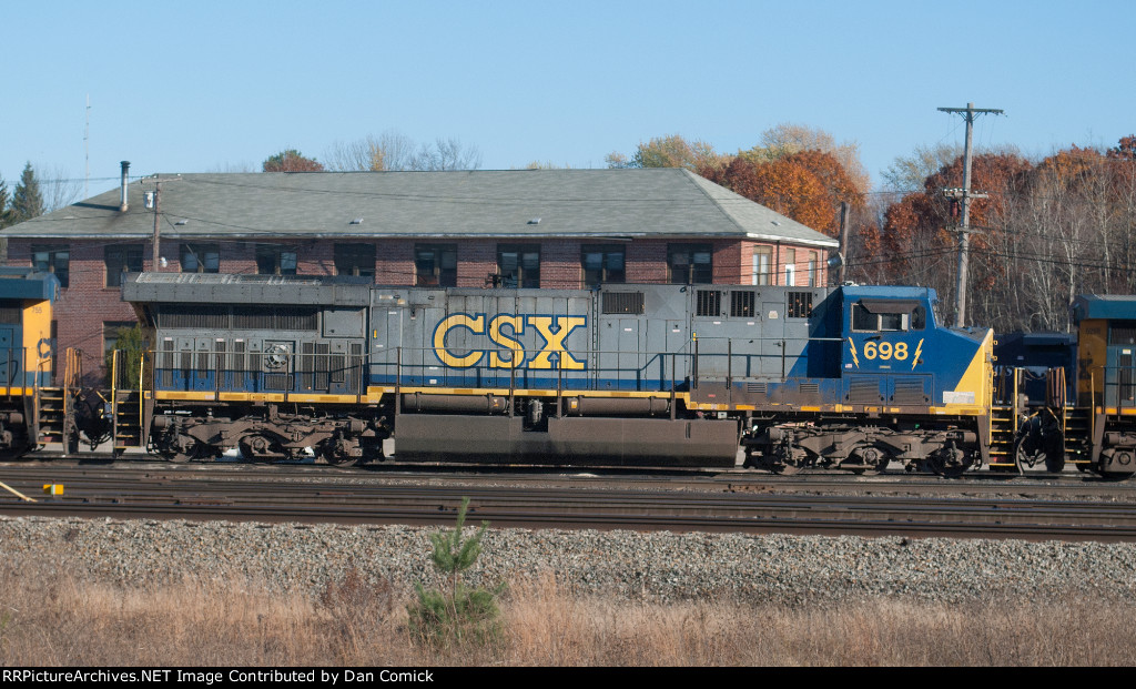 CSX 698